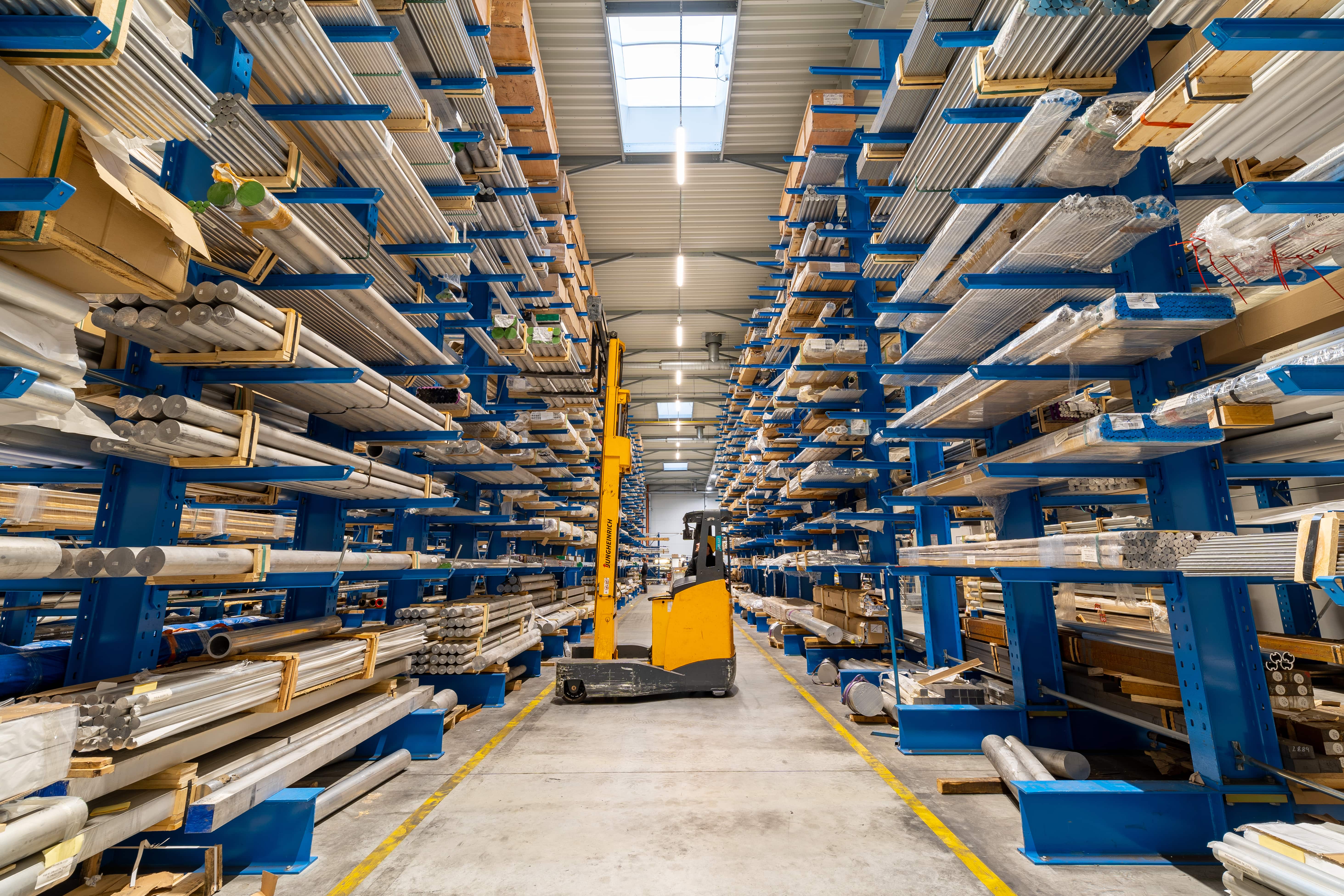 Kragarmregale für Bleche, Stangen, Profile | OHRA GmbH